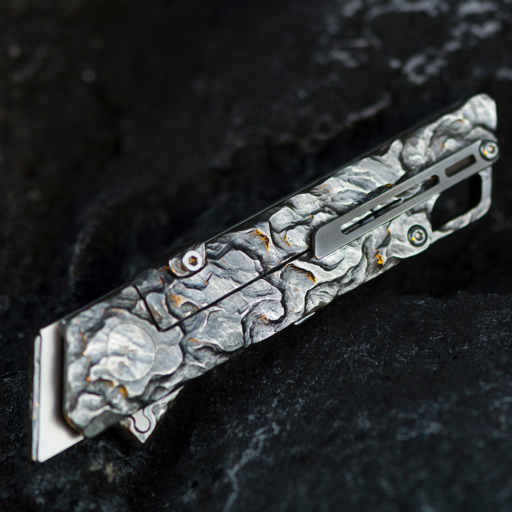 The Raven Titanium Utility Folding knife – Titaner